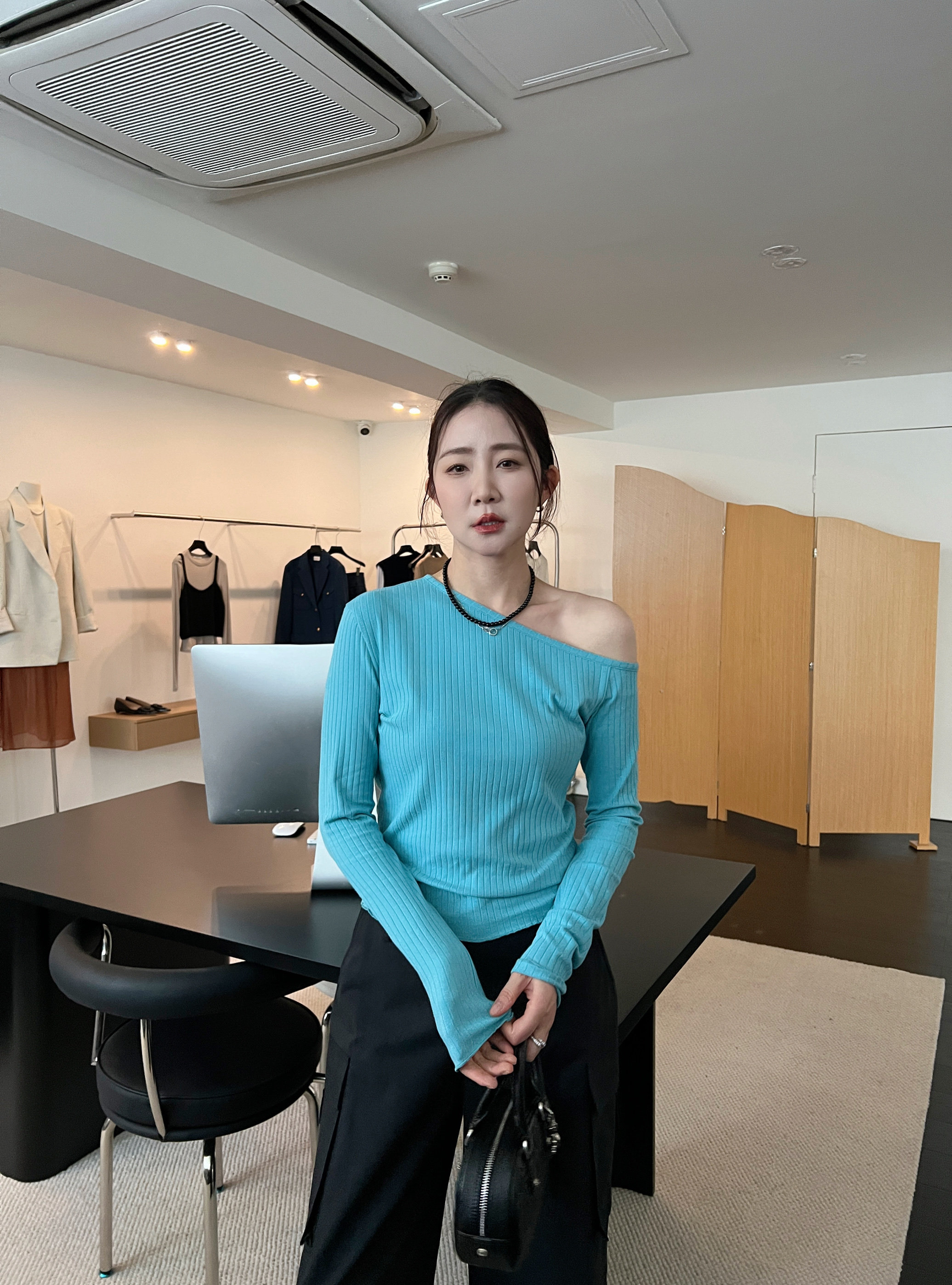 widelia纯欲风斜肩百搭T恤女2026年早春设计感内搭一字肩显瘦上衣