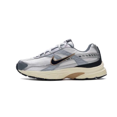 Nike白色男款低帮跑步鞋