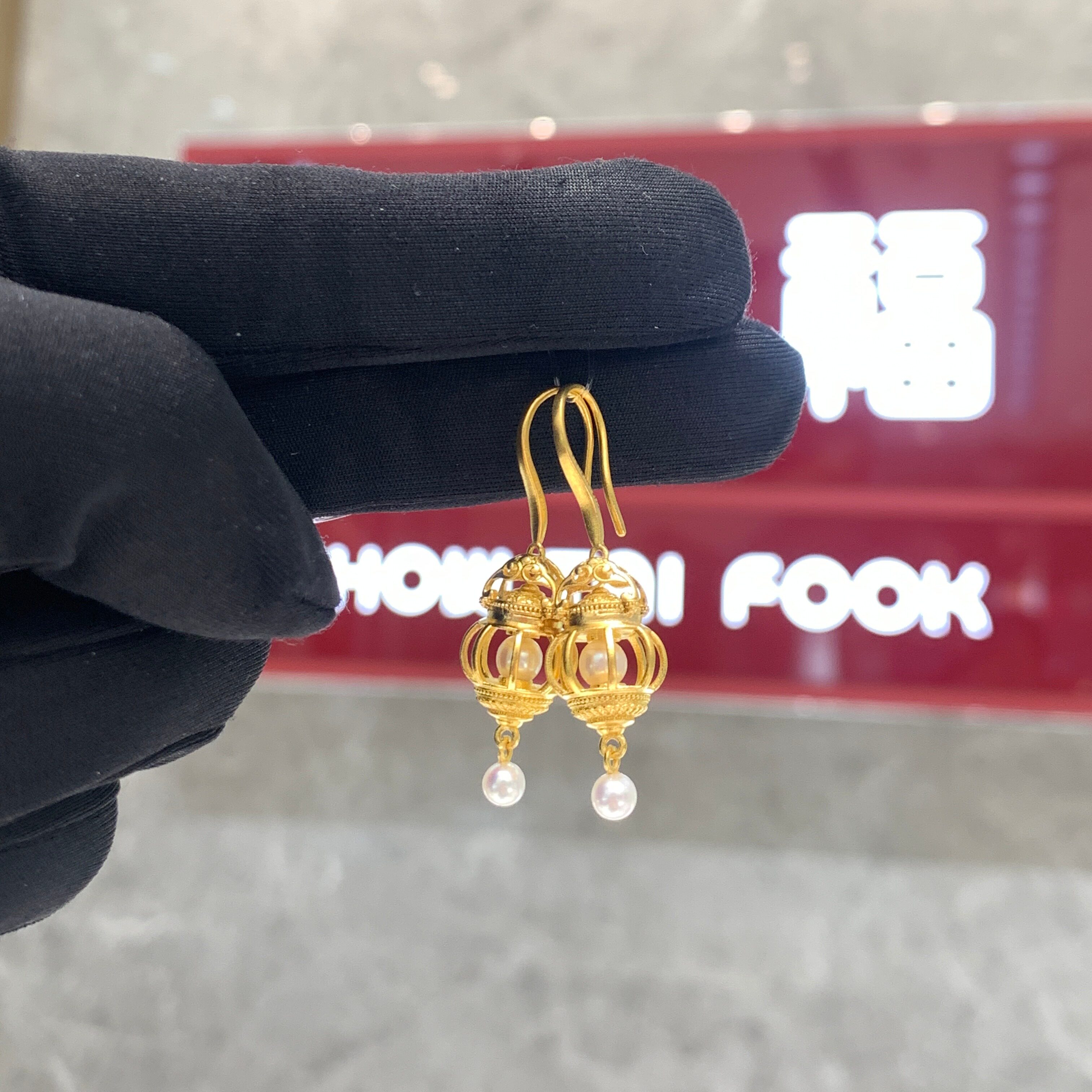 周大福代购 传承系列灯笼足金黄金养殖珍珠耳饰女 正品定价R36562