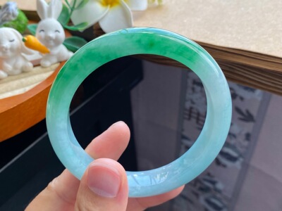 4.29批2355号57.5-12.1-8.3翠阳绿色镯！带着绿色的鲜活与张扬