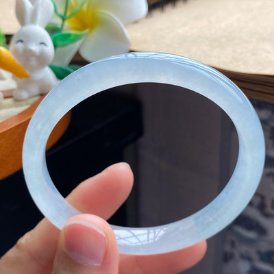 3.28批2396号57.7-9.8-6.3！翡翠手镯！很浅淡的色泽！