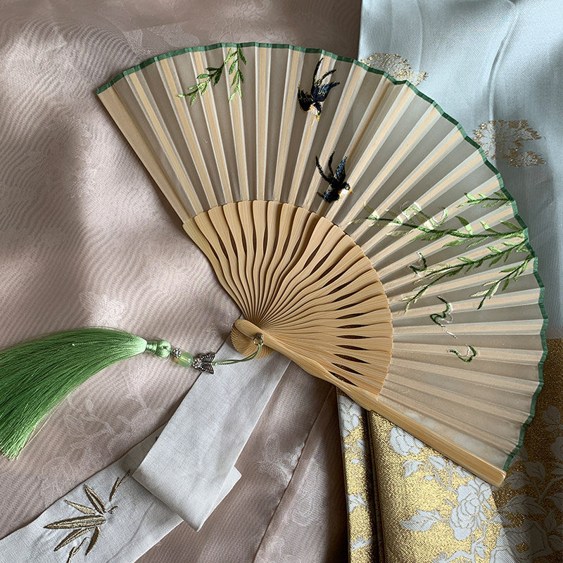 苏州双面绣花扇子春燕刺绣折扇古风扇子旗袍苏绣双面绣女扇中国风
