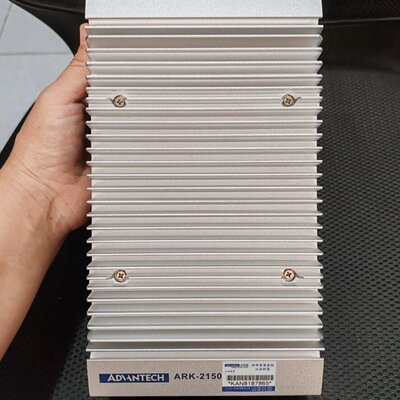 议价ADVANTECH/研华ARK-2150工控机实物图可维修