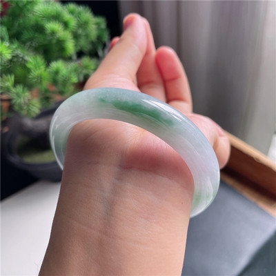 9月新品 鸿玉翡翠57圈口冰种飘绿正圈玉手镯女款正品5G40917