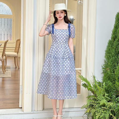 2026夏季新款女复古港风气质方领泡泡袖大摆蓬蓬波点连衣裙31241