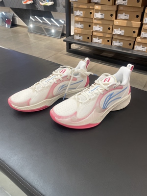 李宁闪凌稳定支撑回弹防滑篮球鞋