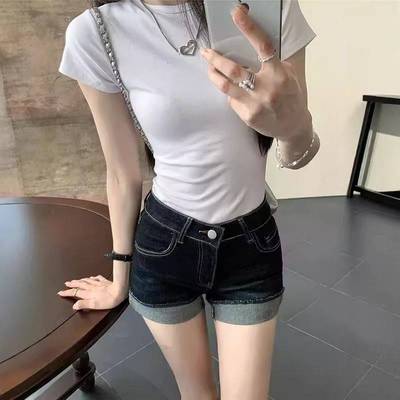 Randomly distribute miscellaneous clothing tops and pants