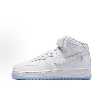 Nike耐克AirForce 1女子中帮空军一号百搭防滑休闲板鞋FN4274-100