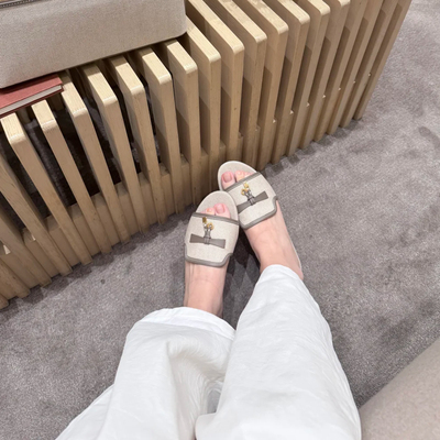 升级版~2026夏季吊坠一字拖女粗跟外穿度假防滑lp百搭平底凉拖鞋