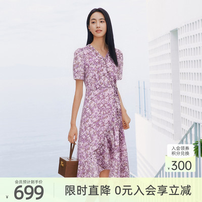歌蒂诗夏季新款时尚印花气质v领收腰显瘦淡紫连衣裙3F21L1291