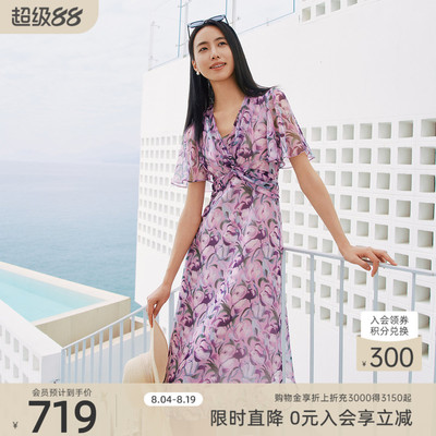 歌蒂诗夏季专柜新款时尚通勤气质V领喇叭袖连衣裙女1F22L3538
