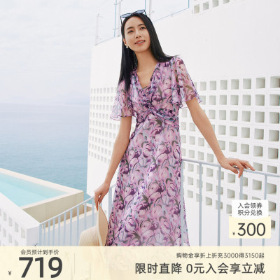 歌蒂诗夏季专柜新款时尚通勤气质V领喇叭袖连衣裙女1F22L3538