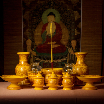 佛堂用品帝皇黄佛具陶瓷金莲花供佛前香炉果盘花瓶圣水杯油灯套装