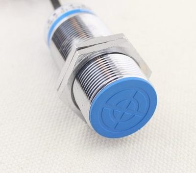 埋入式电感式接近开关J3-D20P4直流四线PNP常开常闭12V感应20MM