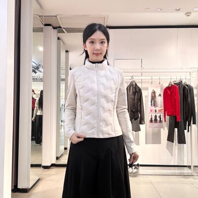 太平鸟女士简约时尚羽绒服A3ACF4101