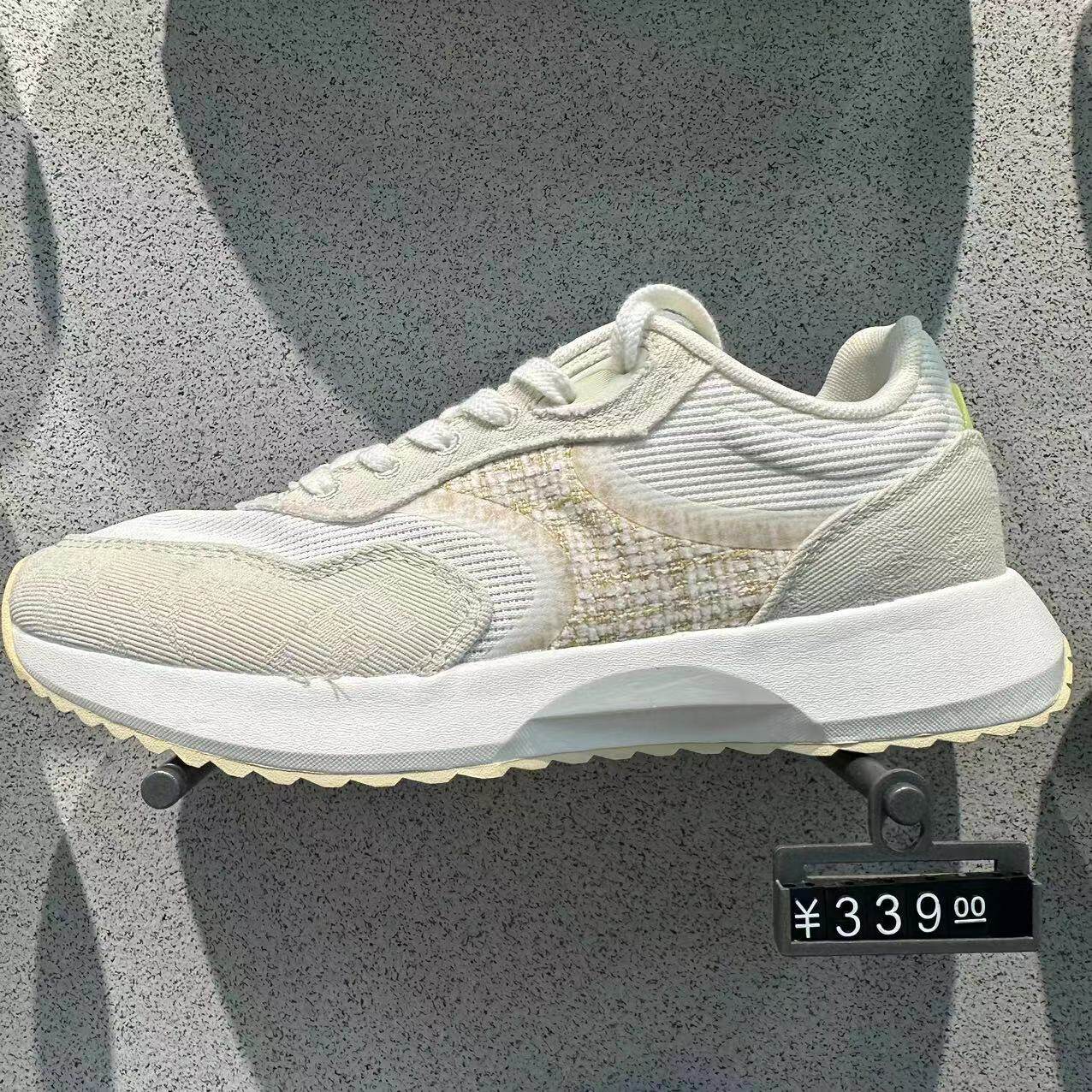 特步溯影5.0休闲鞋女鞋子轻便透气休闲鞋网面运动鞋976218320025