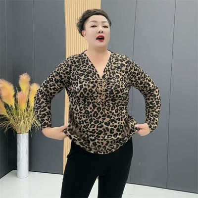 弹力豹纹钉珠T恤小衫女百搭