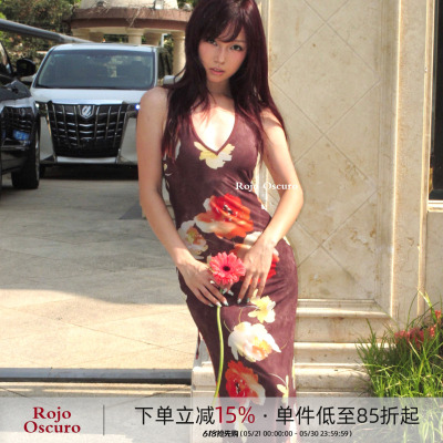 西西里度假棕底红印花挂脖连衣裙