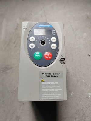 拆机施耐德变频器ATV31H037M2A