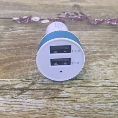 汽车用车载充电器手机通用多功能2A双usb车充一拖二点烟器转接头