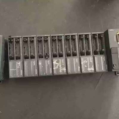 议价PLC TM251MESC一组，成色如图，功能正常