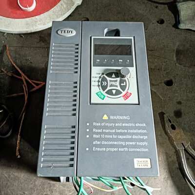 器DY300-T44R0GB/5R5PBDY300-T42R2GB/3R0PBDY300-T45R5GB/7R5PB