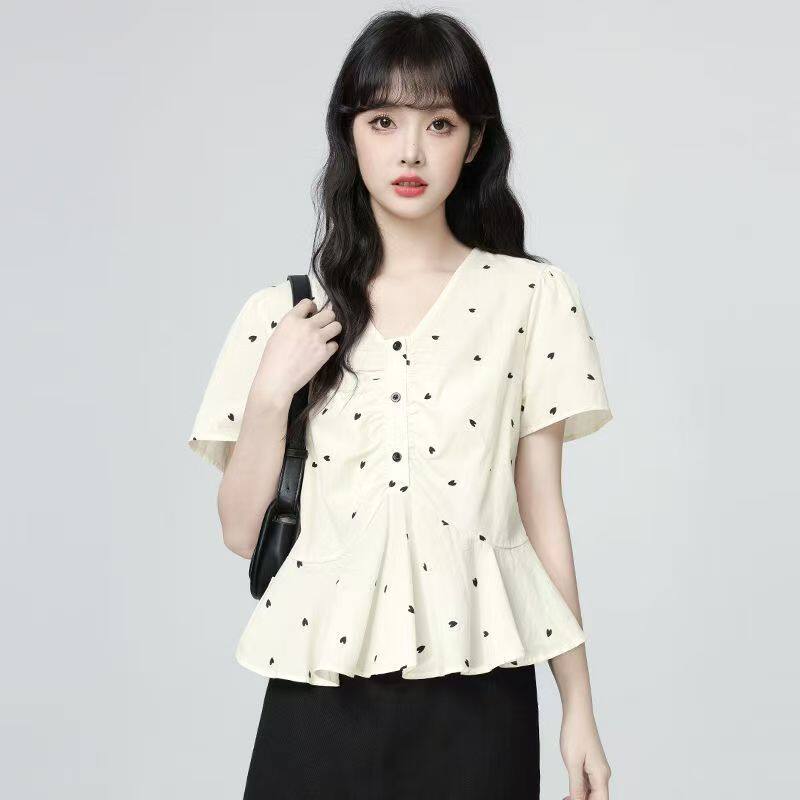法式V领短袖衬衫女夏2026夏季新款设计感荷叶边娃娃衫衬衣短上衣