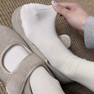 上脚一整个温柔住了！好期待夏天！轻薄又透气~超柔棉中筒堆堆袜