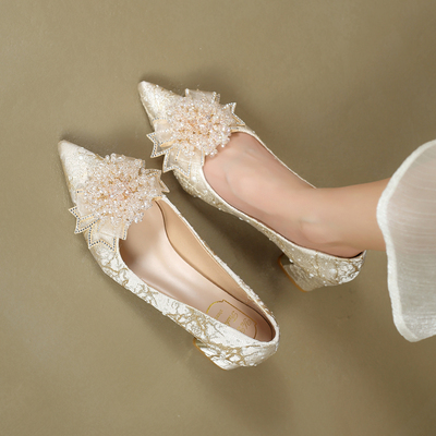公主风绝美珍珠蝴蝶结婚鞋女2026新款尖头粗跟高跟鞋平常可穿单鞋