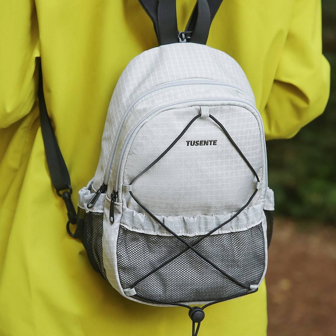 官方正品时尚新款精致格纹户外旅行健身中性胸包出行百搭撞色单肩