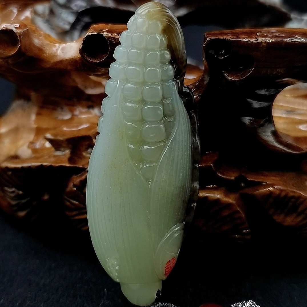 和田玉多子多福,新疆和田玉籽料玉米吊坠,天然双色,有藏证书。