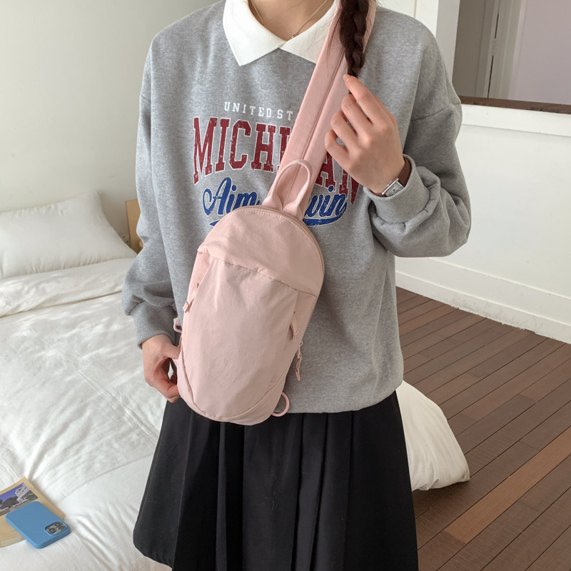 日系帆布小包包女2026新款轻便百搭休闲斜挎包简约便携单肩包胸包