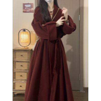 新年战袍赫本风中古毛呢大衣女秋冬季新款气质高级感红色长款外套