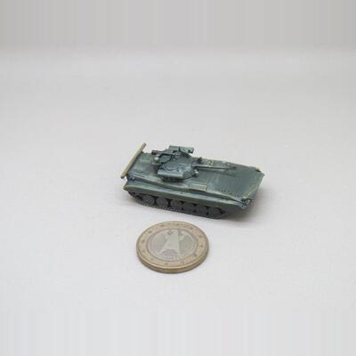 【现货】1/144俄军  Russian BMP-2M Infantry Fighting Vehicle