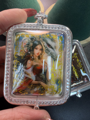 泰国佛牌·阿赞比刹水龙女神姐姐牌女王专属主播同款佛牌正品带回