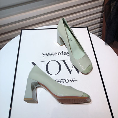 新款强推~小清新少女高跟鞋复古方头浅口漆皮粗跟单鞋通勤女鞋