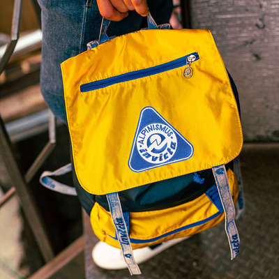 代购invicta学生运动双肩背包