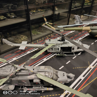 1/35 UH-1 休伊直升机，武装型，顺丰到付 成色:几乎全新;材质: