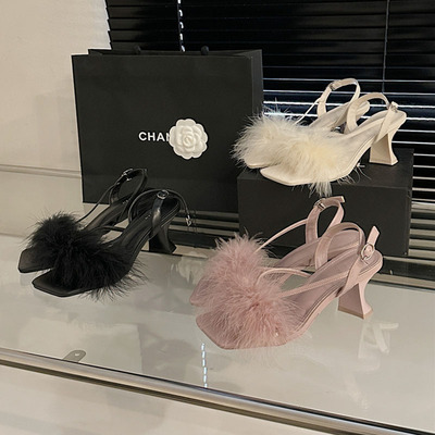 法式仙女风女款粗跟高跟鞋夏季外穿2025一字扣带黑色白色毛毛凉鞋
