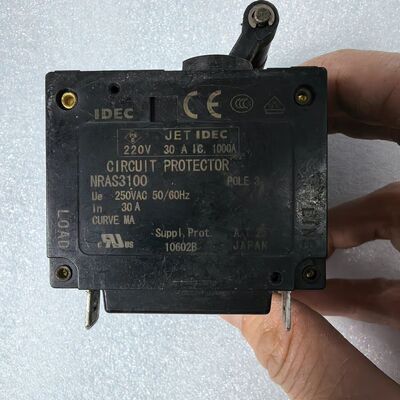 IDEC和泉NRAS3100电路保护器 220V 30A 三