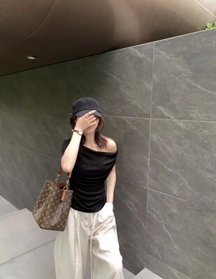 METWO 8311#疯狂自留款！单袖拉肩t