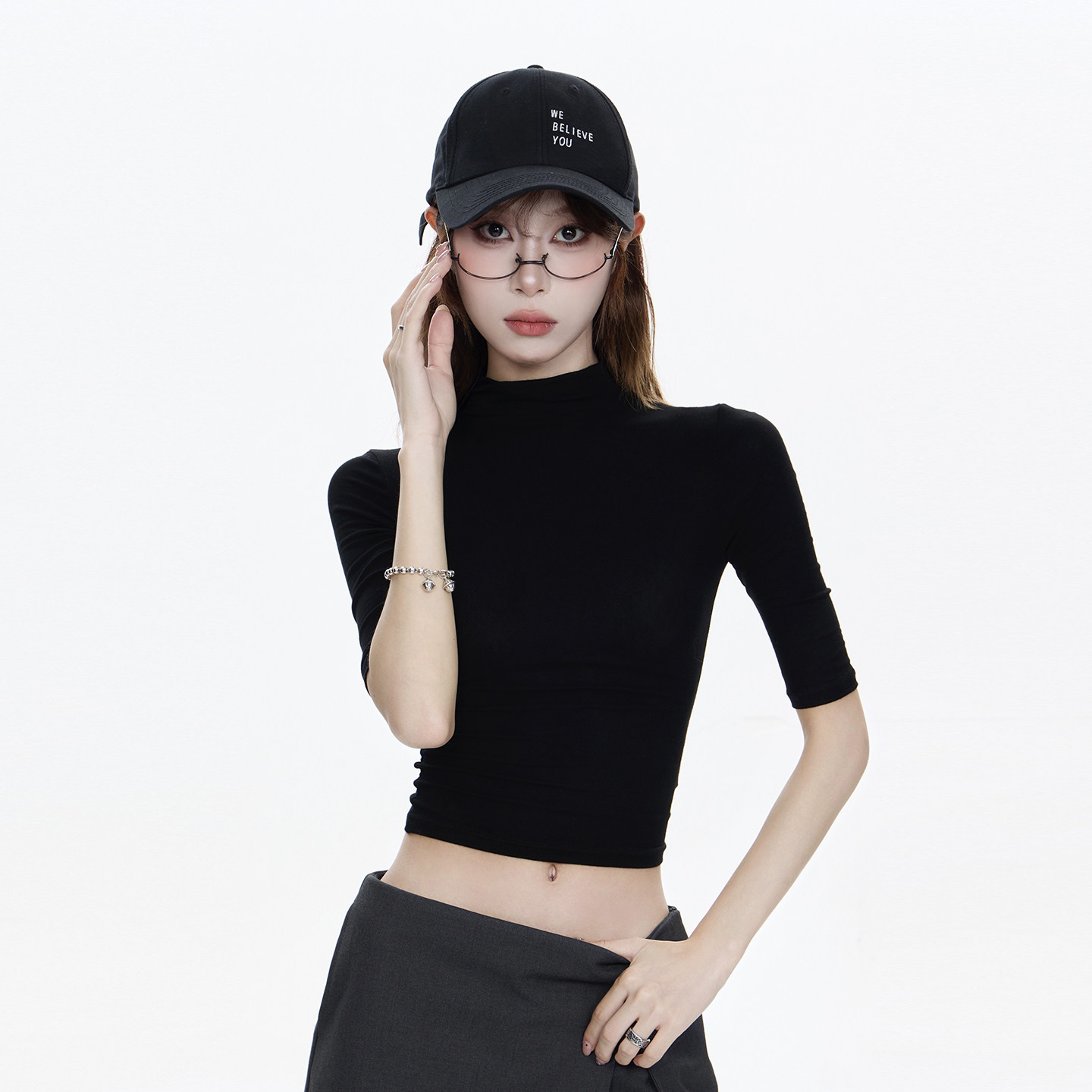 黑色辣妹风半高领针织T恤女2026早春半袖收腰显瘦内搭打底上衣