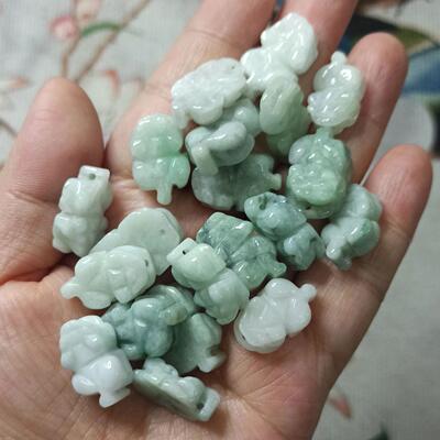 天然翡翠戒面前后孔貔貅
