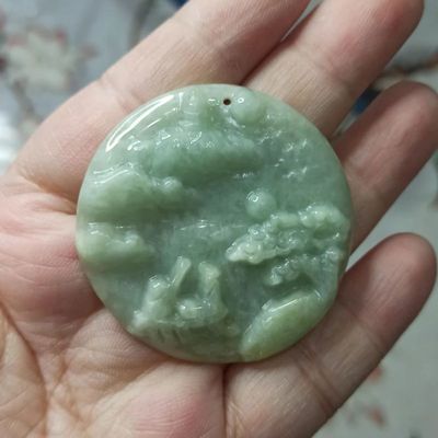 天然翡翠吊坠山水牌茶色飘花圆牌