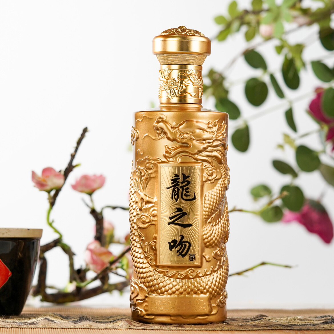 龙之吻52度400毫升浓香型白酒纯粮礼盒版无礼袋