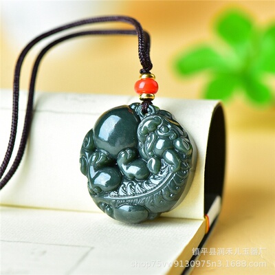 厂家天然新疆和田玉貔貅吊坠圆牌塔青和田青玉貔貅挂件可出证