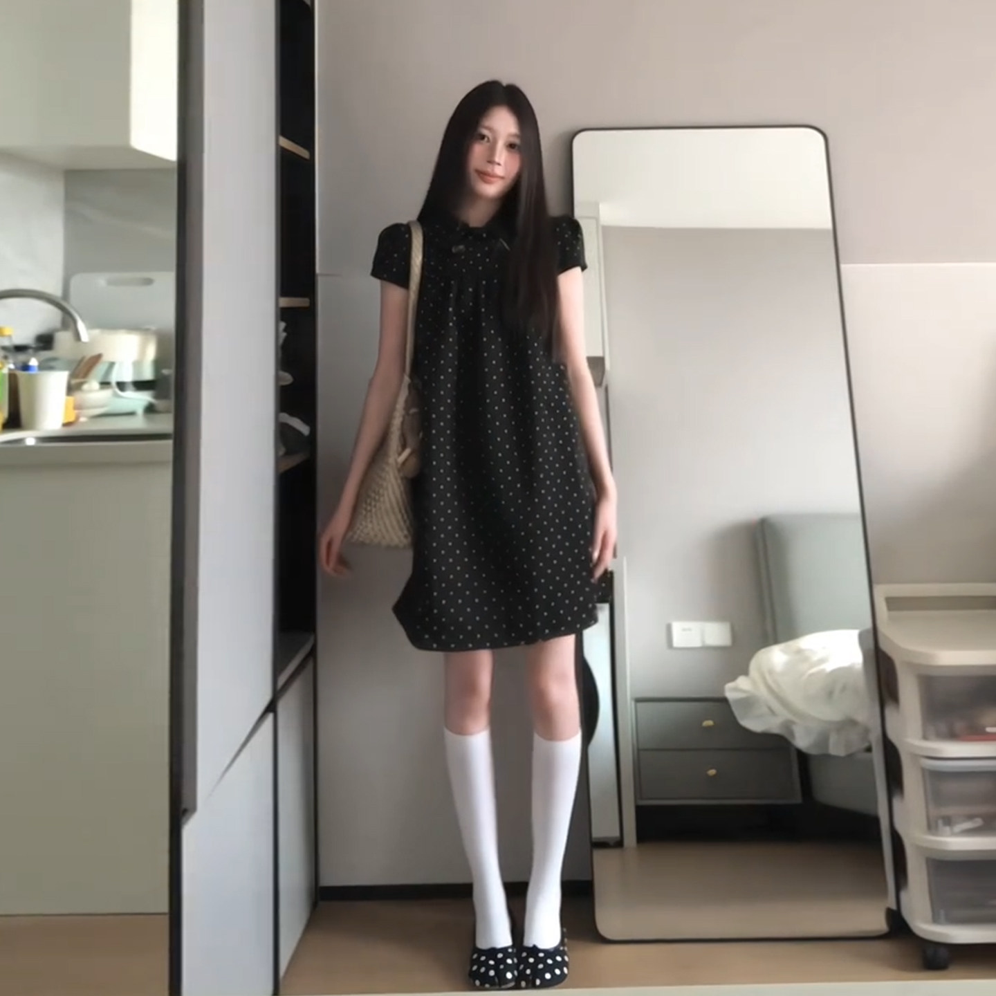 赫本风法式黑色波点连衣裙子女夏季2026新款小个子气质高级感短裙