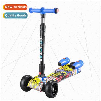 Three-wheeled LED lights music scooter scooter spray folding