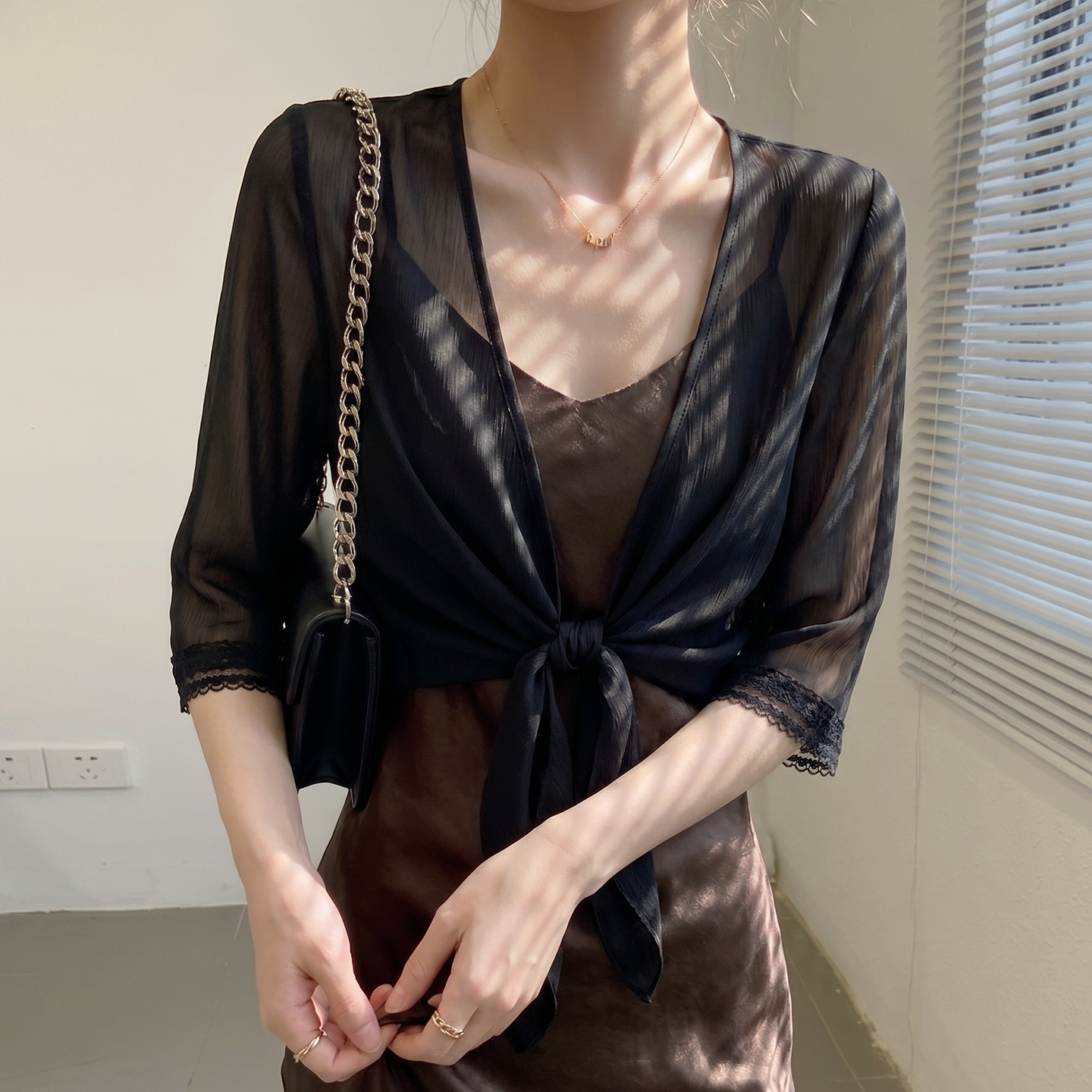黑色蕾丝防晒开衫女夏季2026新款轻奢高级感绝美短款系带雪纺外搭