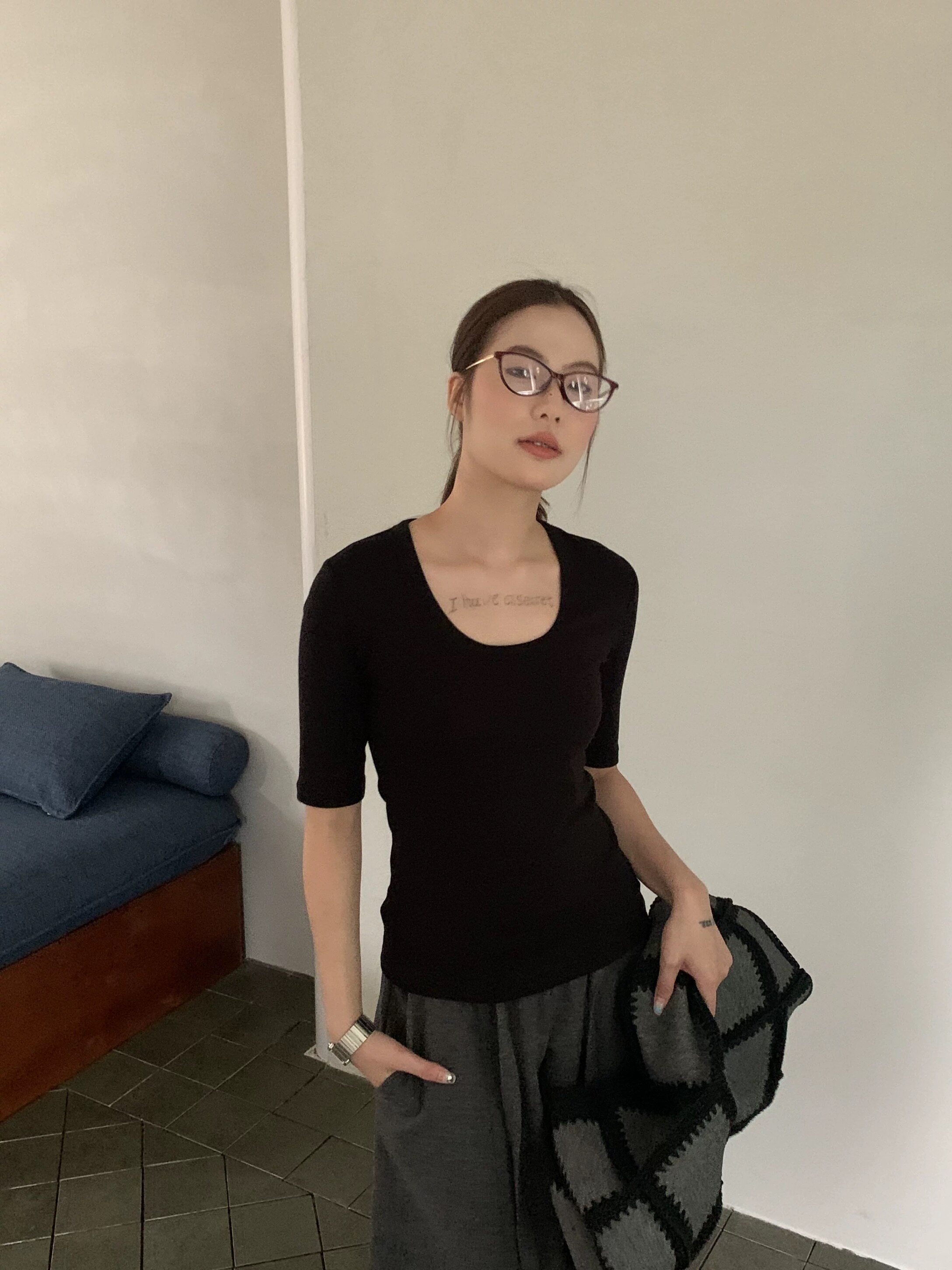 E念862韩系U领后背带标中袖T恤女早秋新款修身显瘦正肩打底上衣